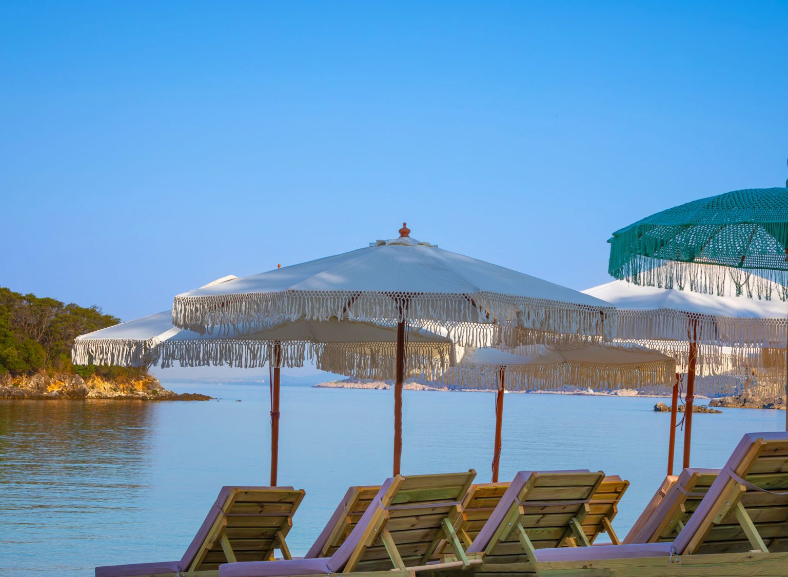 Beach Lounge – Arete Luxury Hotel